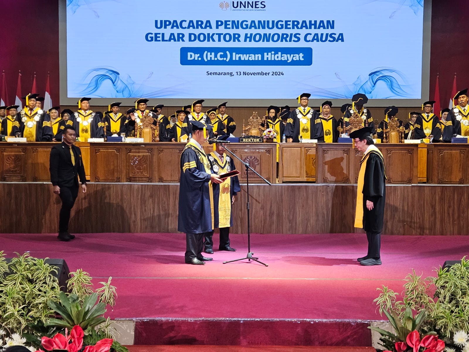 UNNES Anugerahkan Gelar Doktor Kehormatan pada Irwan Hidayat untuk ...