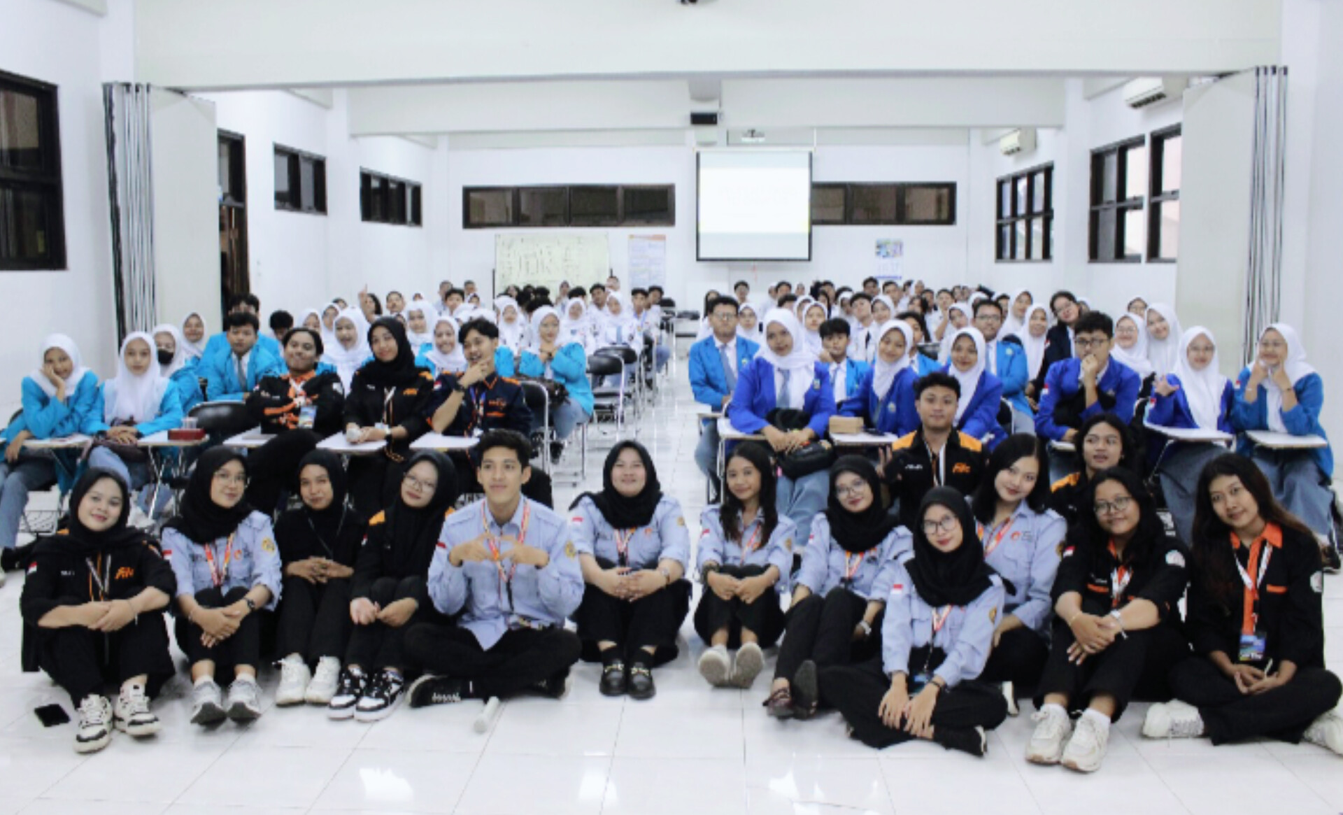 Organisasi Mahasiswa FTIK Universitas Semarang Sukses Gelar Student ...