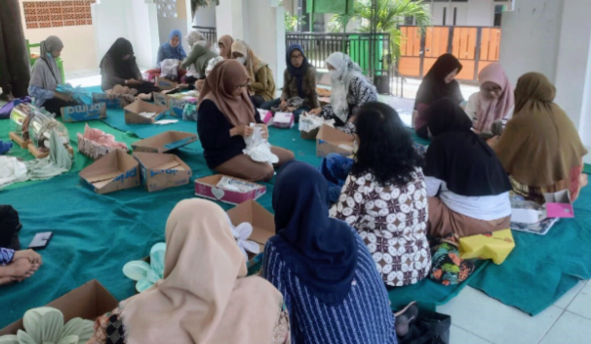 Tim PkM Universitas Semarang Beri Pelatihan Kepada Warga Cara Membuat ...